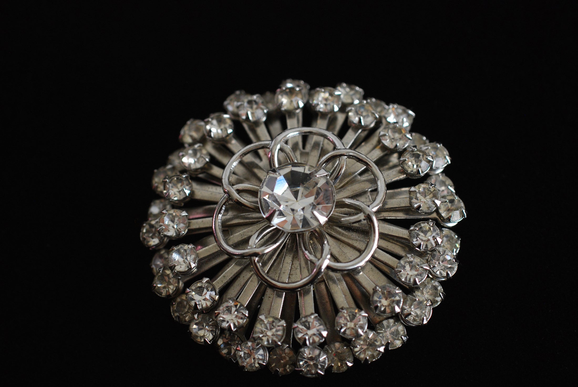 Large Rhinestone Starburst Brooch – Vintage Renude