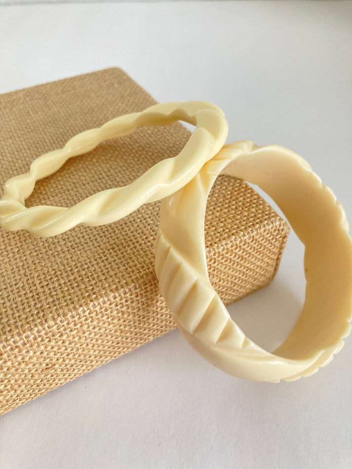 Pair of Ivory Plastic Bangles – Vintage Renude